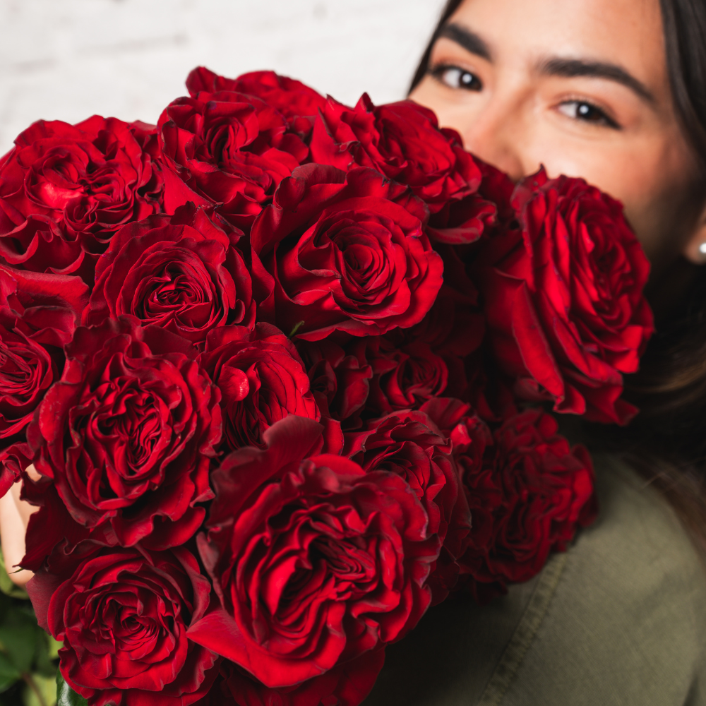 Heartbeat Classic Red Rose Bouquet | Roses Delivery Service – Rosaholics